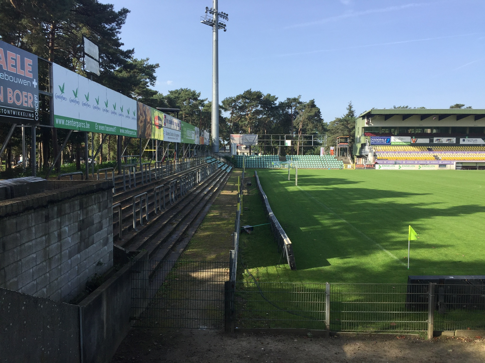 Soevereinpark Stadion (Lommel S.K) | Hopping across The Pond