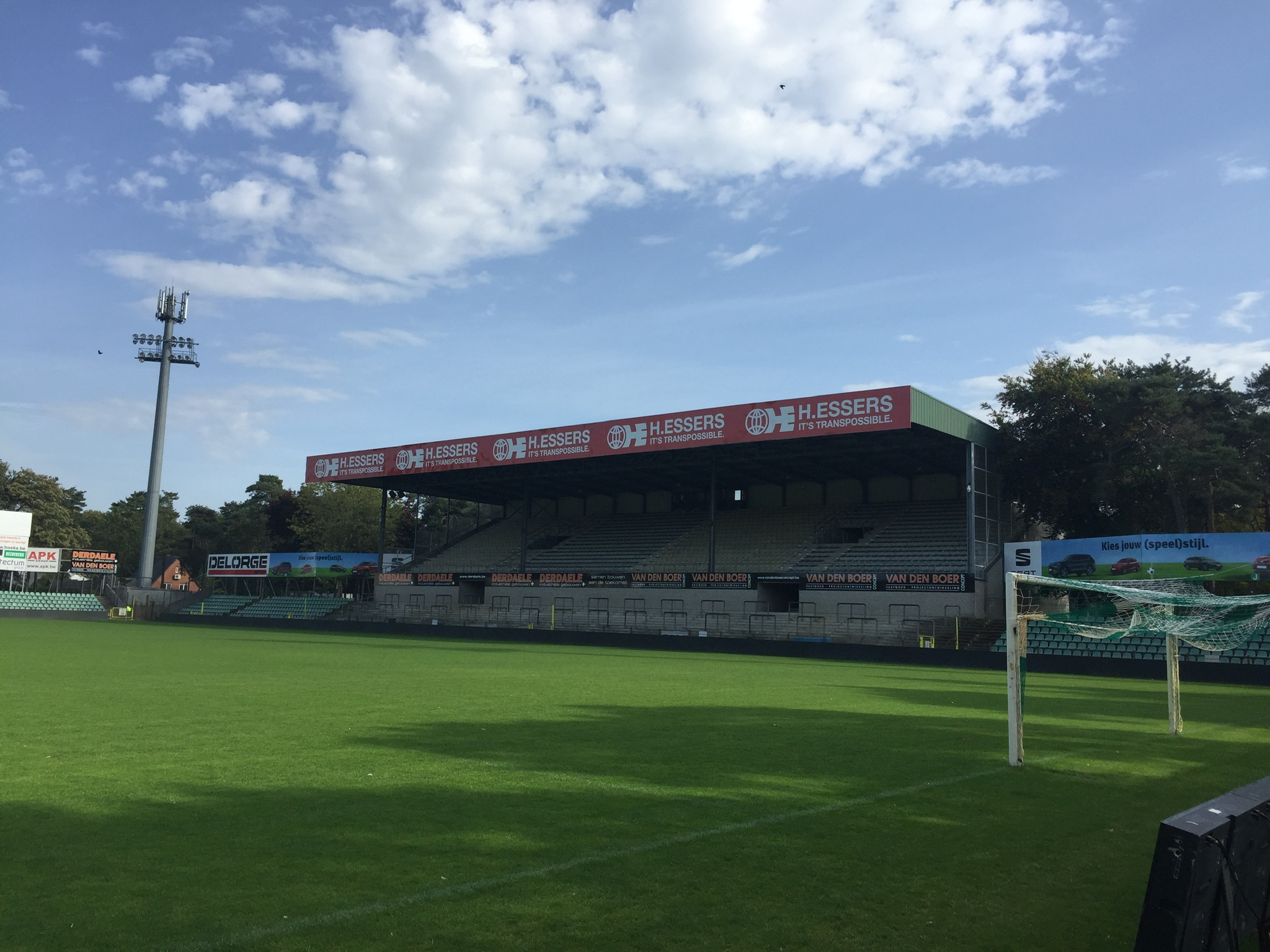 Soevereinpark Stadion (Lommel S.K) | Hopping across The Pond