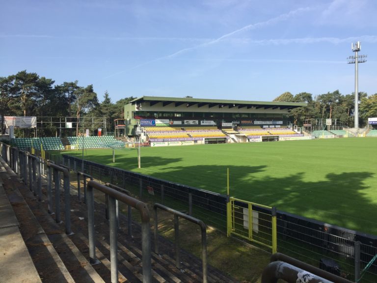 Soevereinpark Stadion (Lommel S.K) | Hopping across The Pond