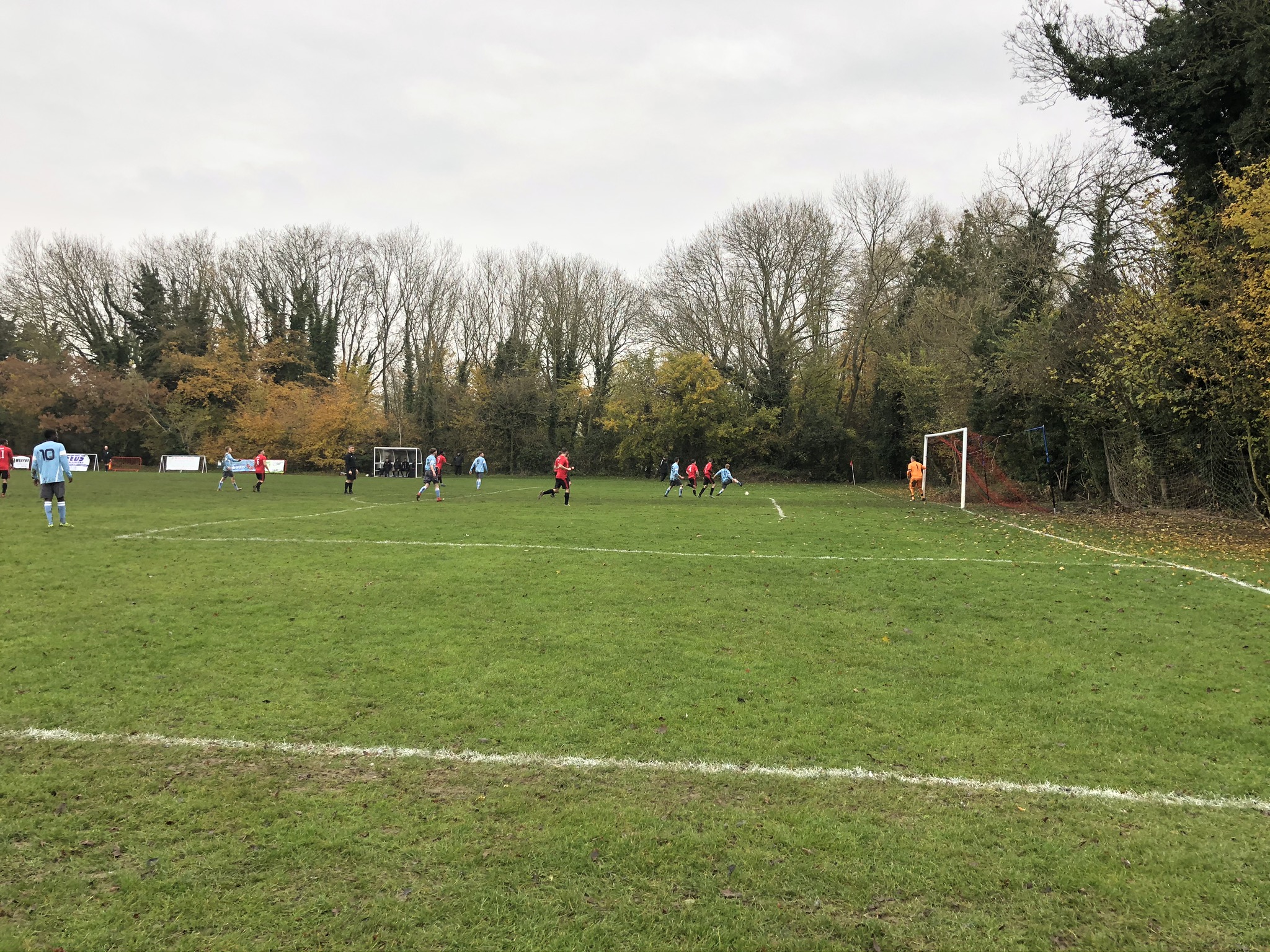 Wraysbury Village v Woodley United Royals | Hopping across The Pond