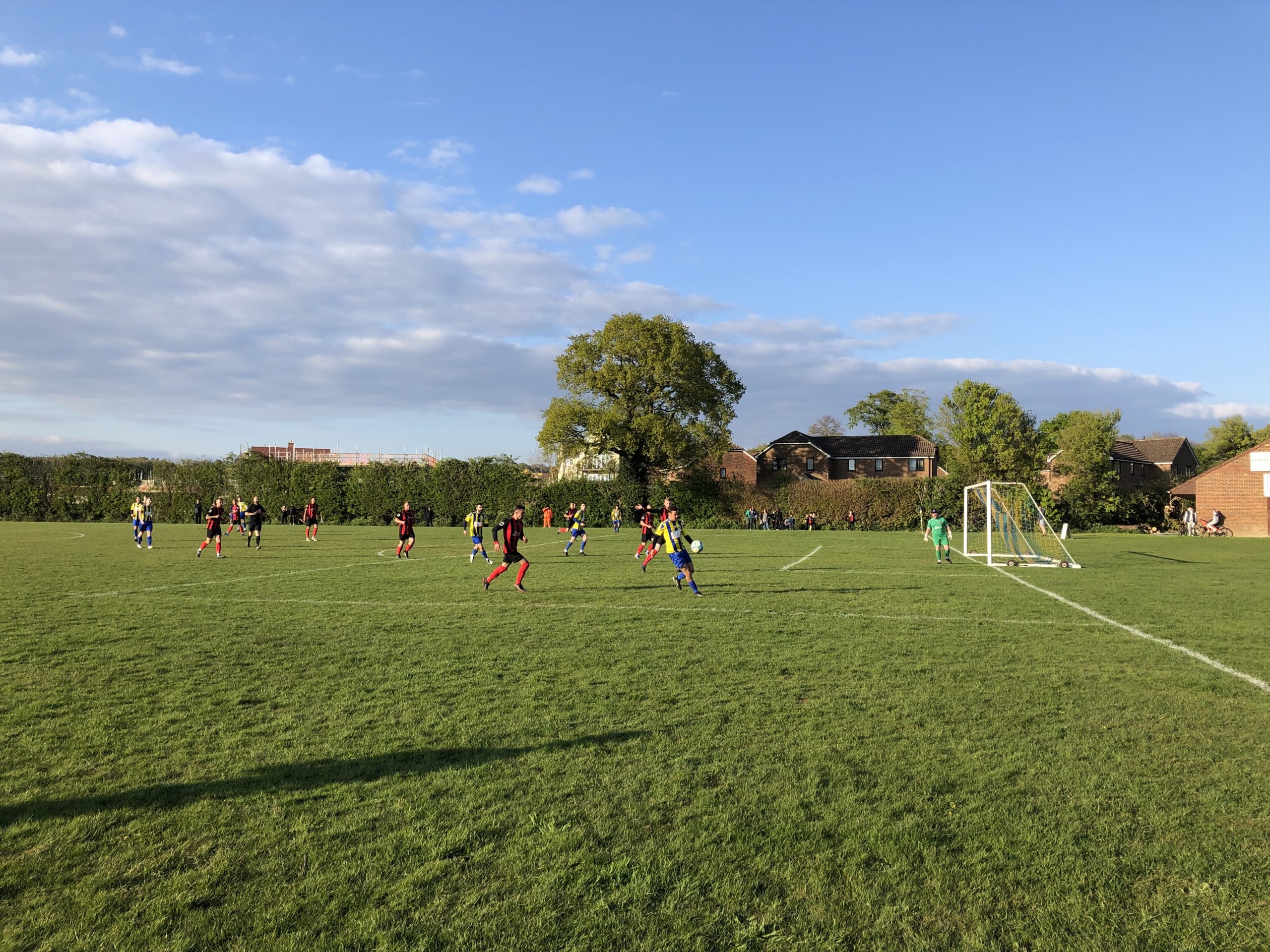 Lenham Wanderers v West Kingsdown | Hopping across The Pond