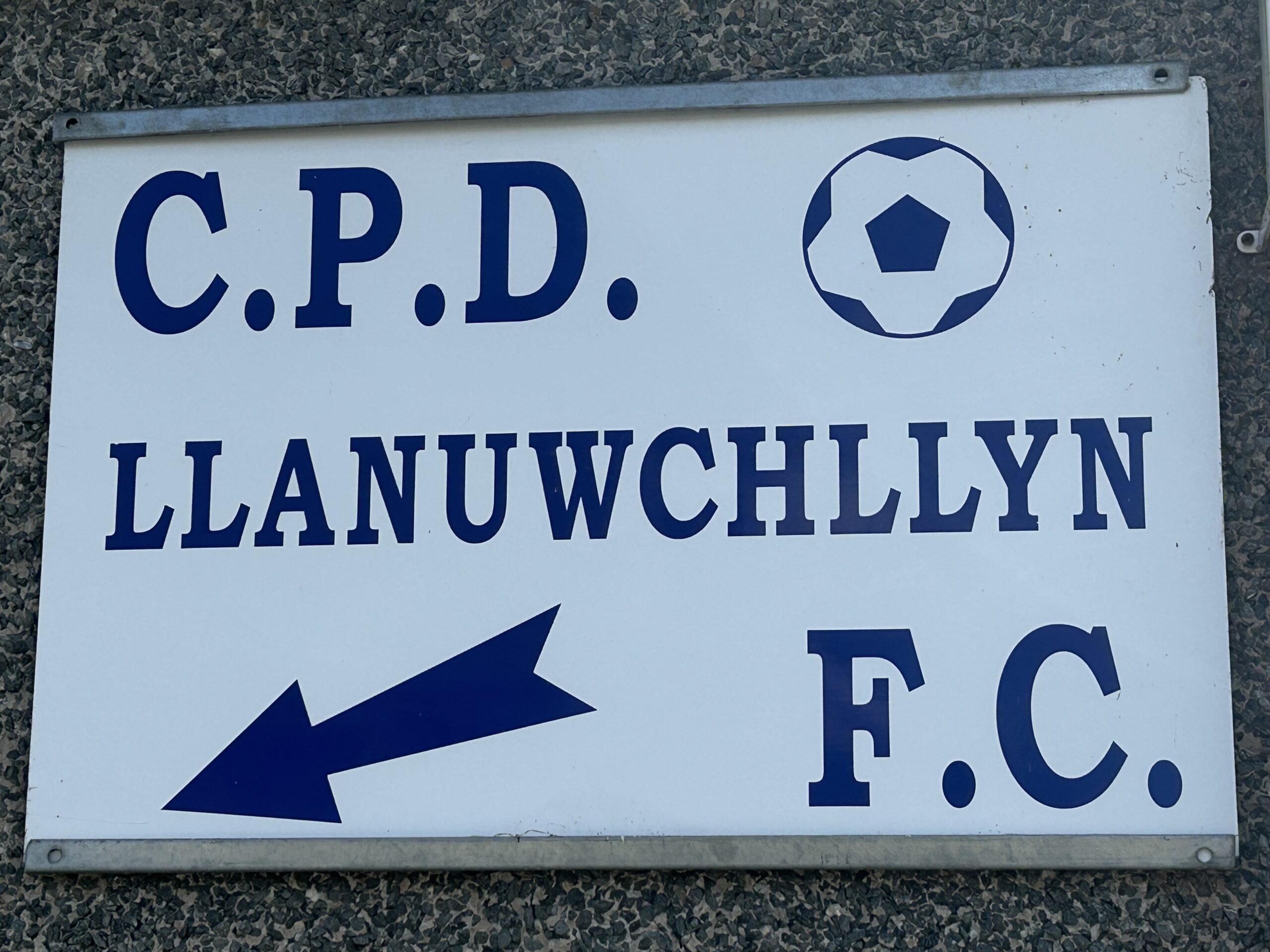 Llanuwchllyn v Llansantffraid Village | Hopping across The Pond