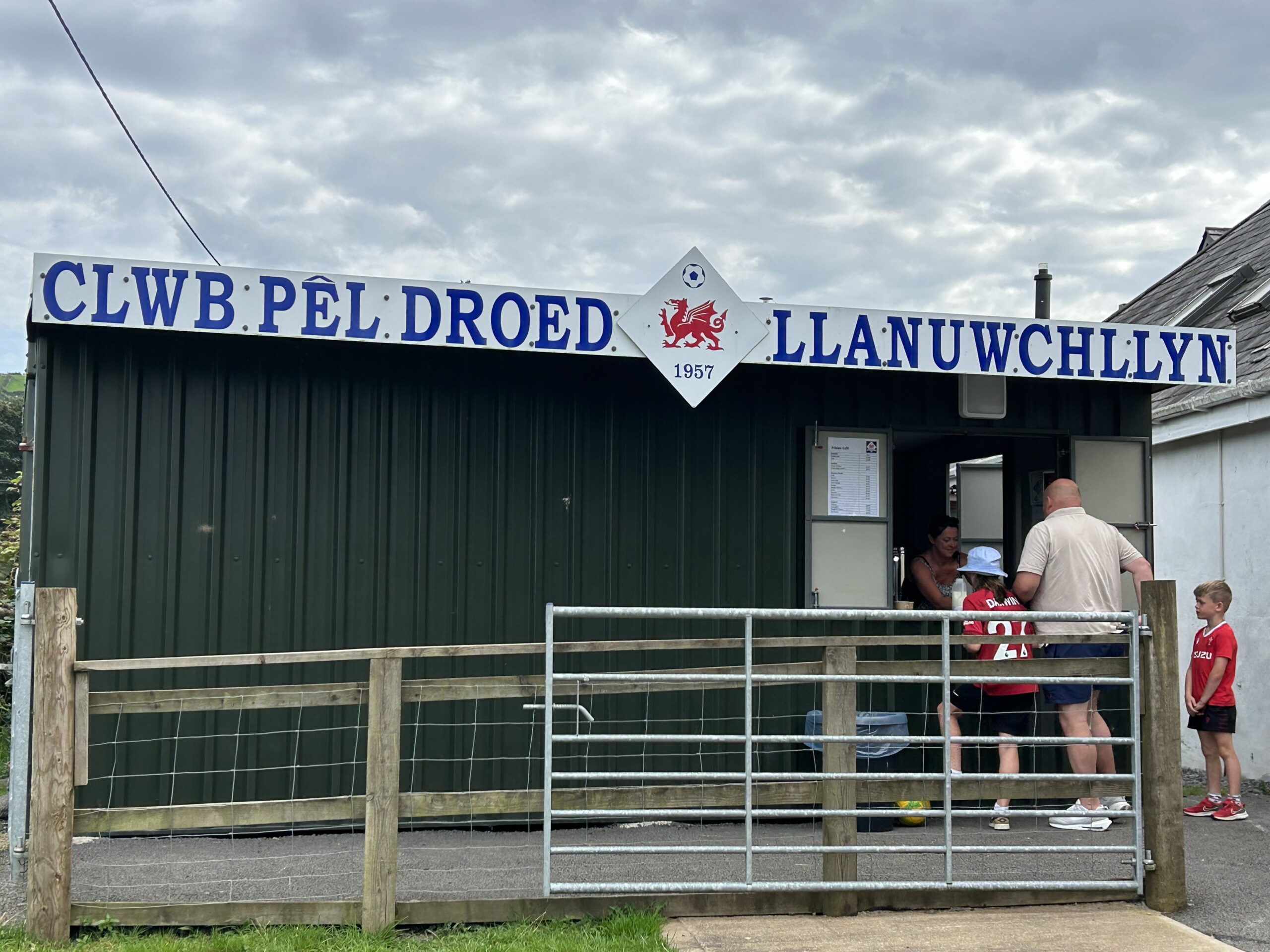 Llanuwchllyn v Llansantffraid Village | Hopping across The Pond